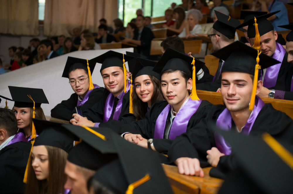 Unraveling The Differences: Bachelor's Degree Graduation Hood Vs. Asso